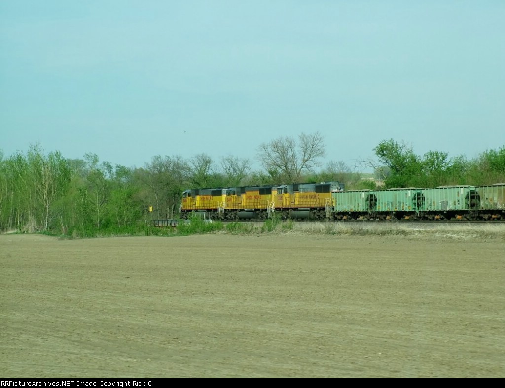 SD60Ms Heading Around Curve